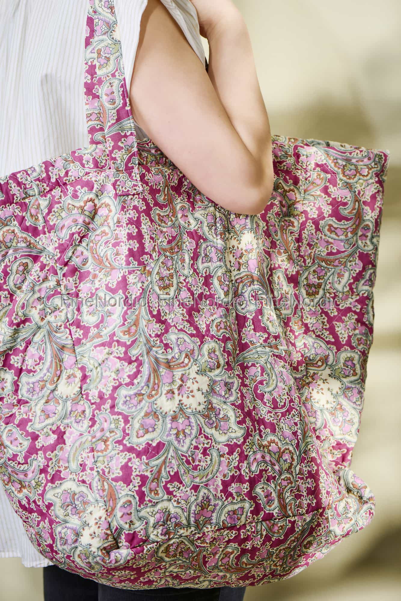 Ib Laursen Tasche Wattiert Himbeerfarbig mit Paisleymuster